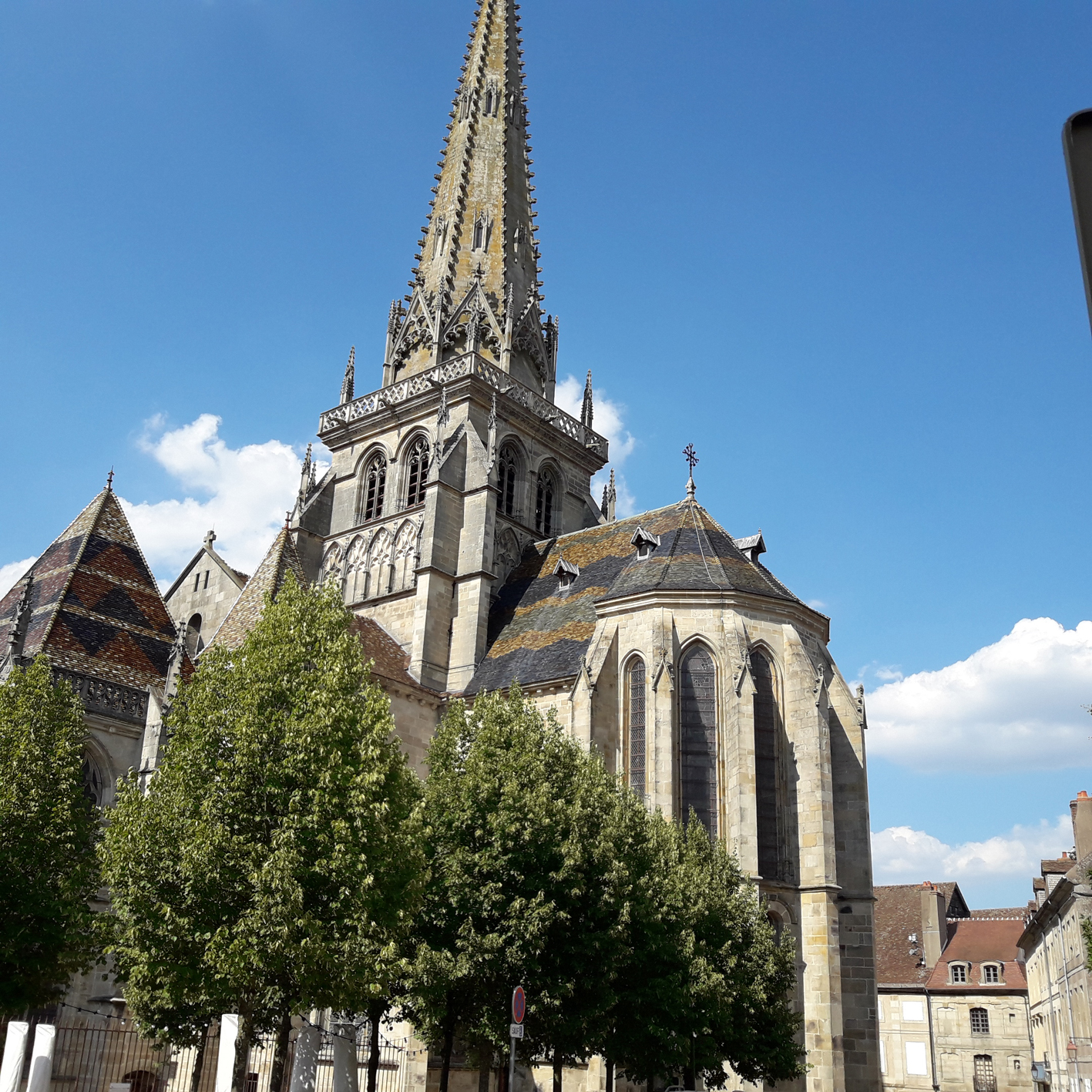 Autun, une ville à découvrir avec un bon guide. – L'équilibre culturel ...